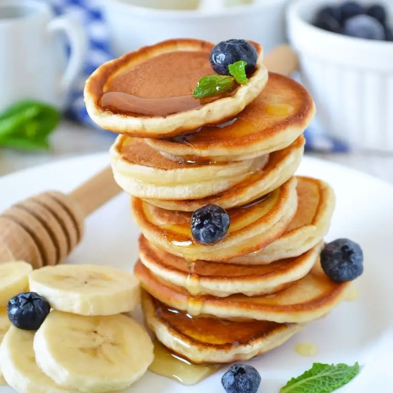 Små Pandekager Opskrift | Amerikansk Morgenmad - Altmad.dk